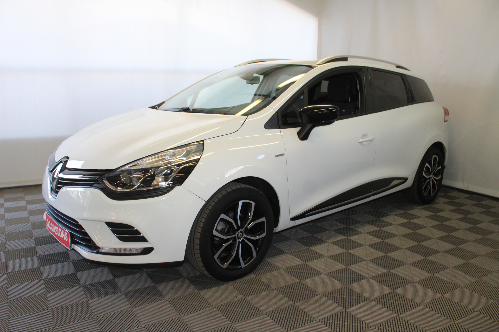 RENAULT CLIO IV ESTATE de 2017 - Clermont-Ferrand - Massoutre VO