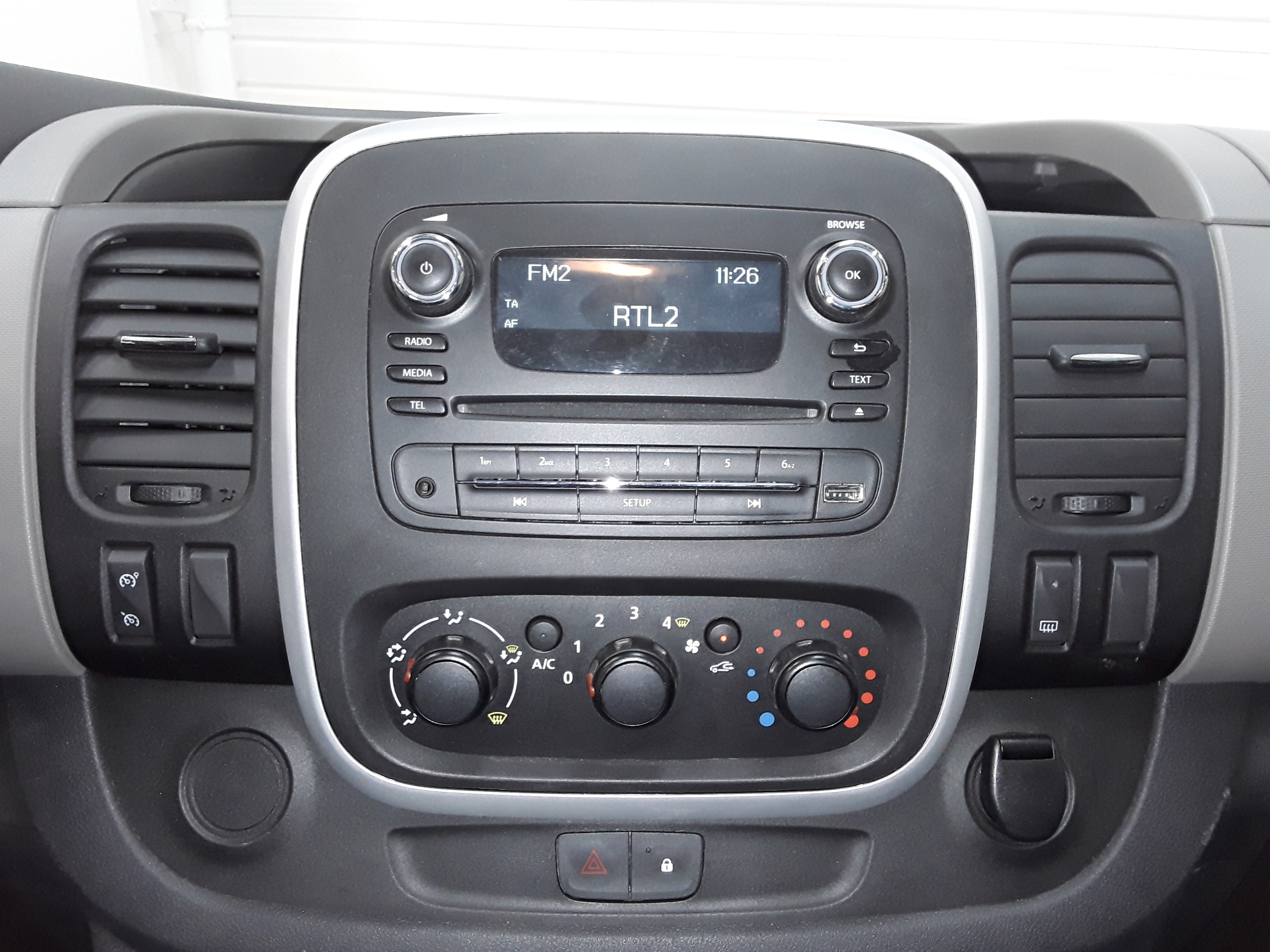 RENAULT TRAFIC III (F82) FG de 2016 - La Chapelle-Saint-Luc - Massoutre VO