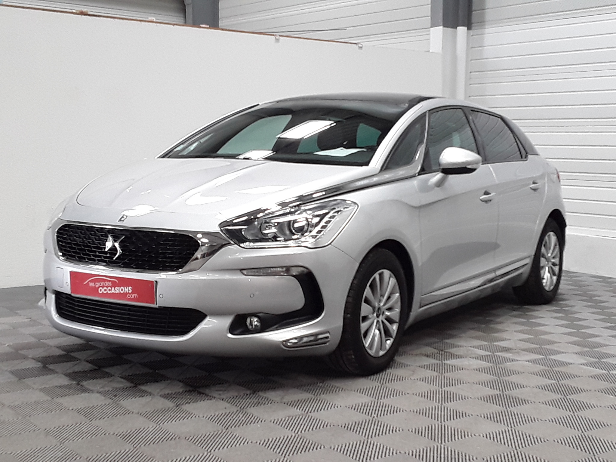 DS DS5 de 2016 - La Chapelle-Saint-Luc - Massoutre VO