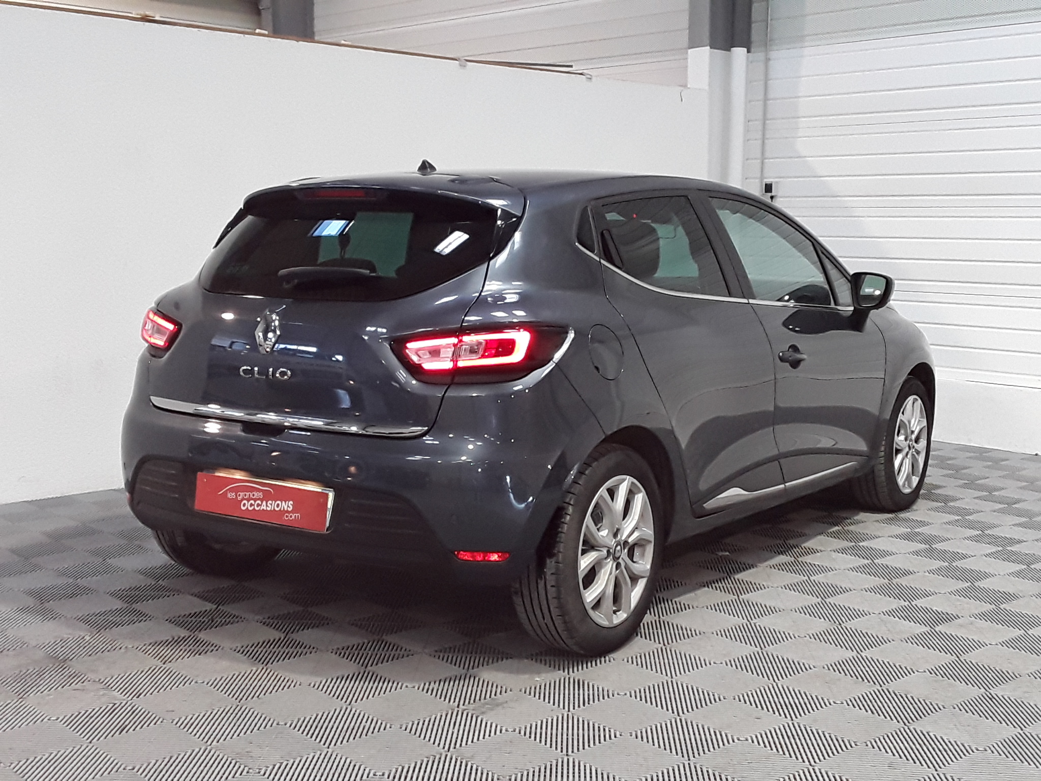 RENAULT CLIO IV de 2017 - La Chapelle-Saint-Luc - Massoutre VO