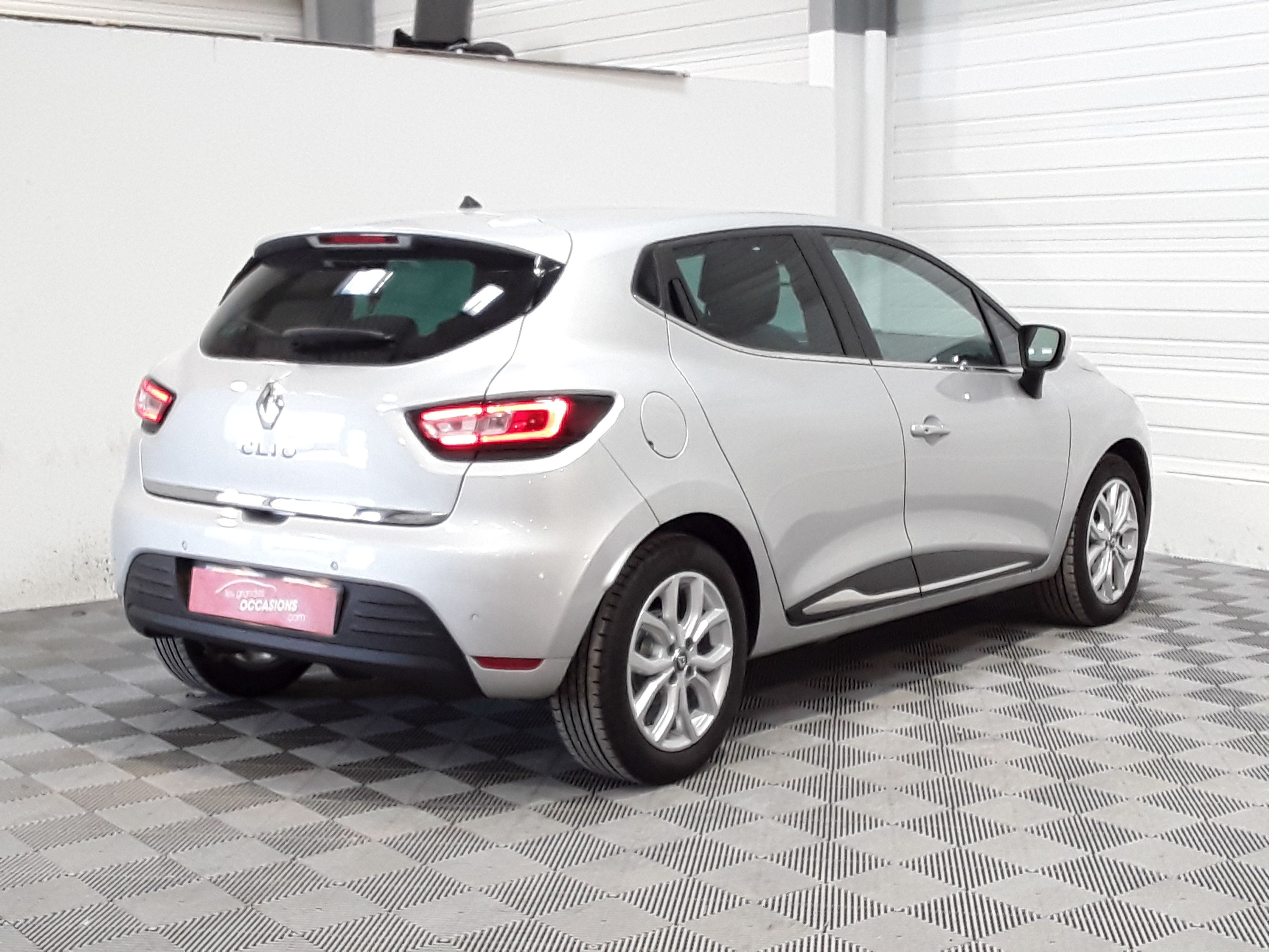 RENAULT CLIO IV de 2016 - La Chapelle-Saint-Luc - Massoutre VO