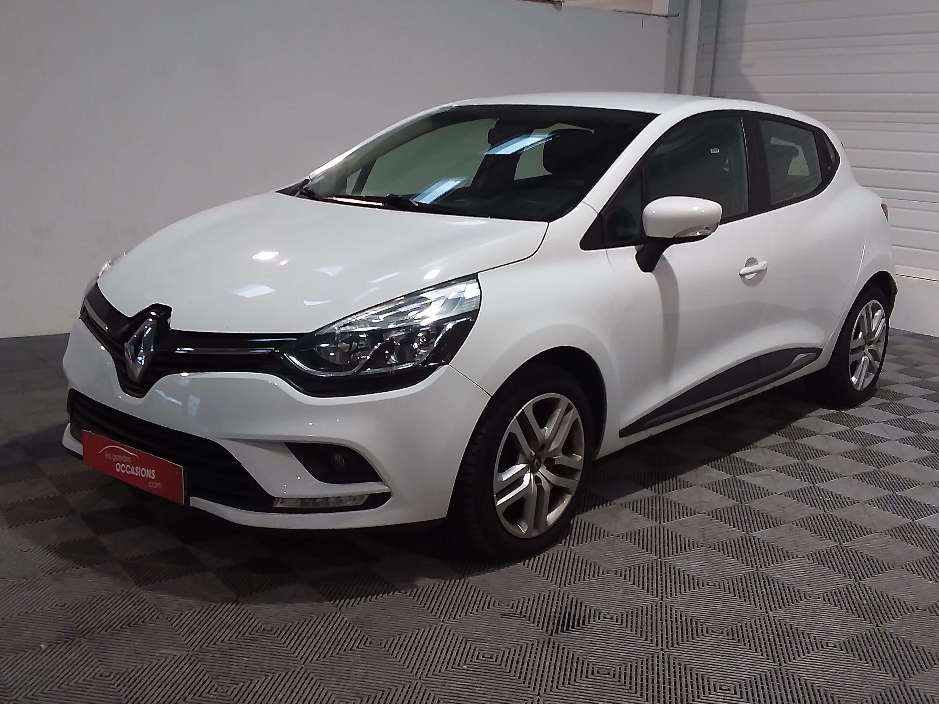 RENAULT CLIO IV de 2017 - La Chapelle-Saint-Luc - Massoutre VO