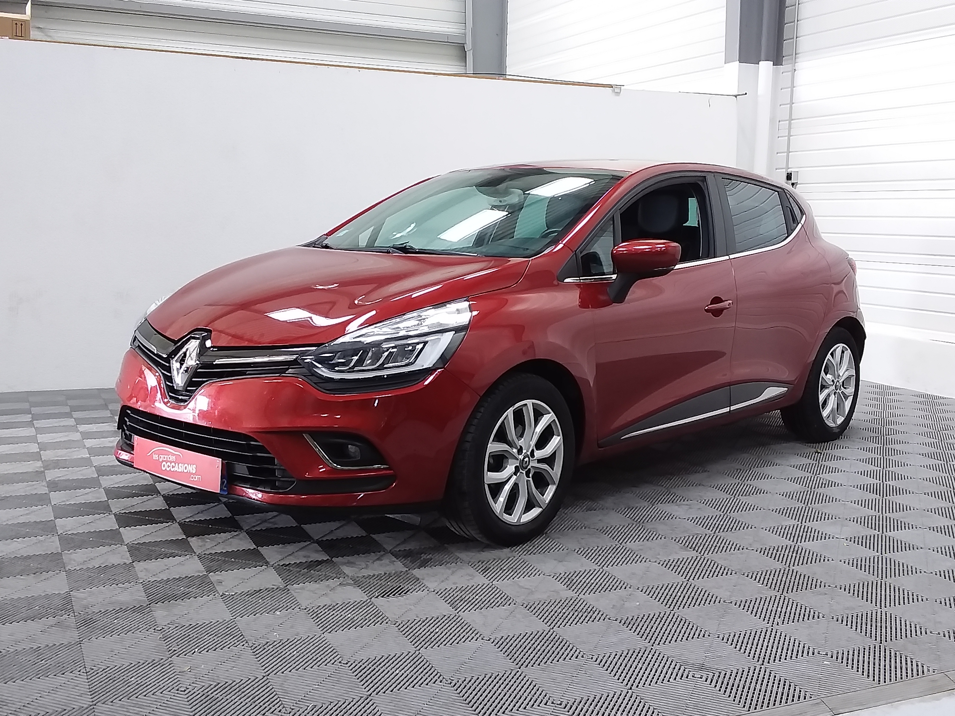 RENAULT CLIO IV de 2017 - La Chapelle-Saint-Luc - Massoutre VO