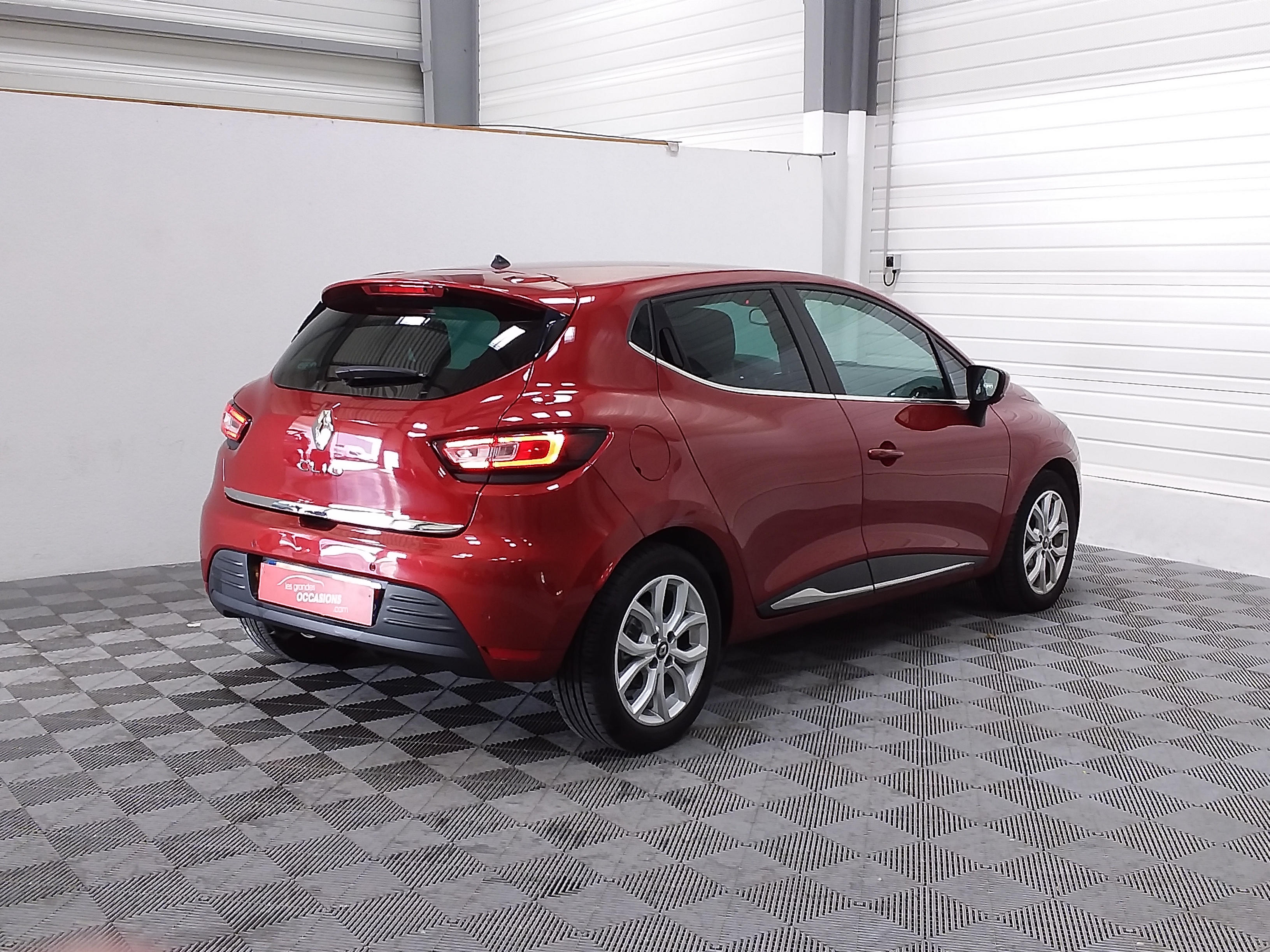 RENAULT CLIO IV de 2017 - La Chapelle-Saint-Luc - Massoutre VO