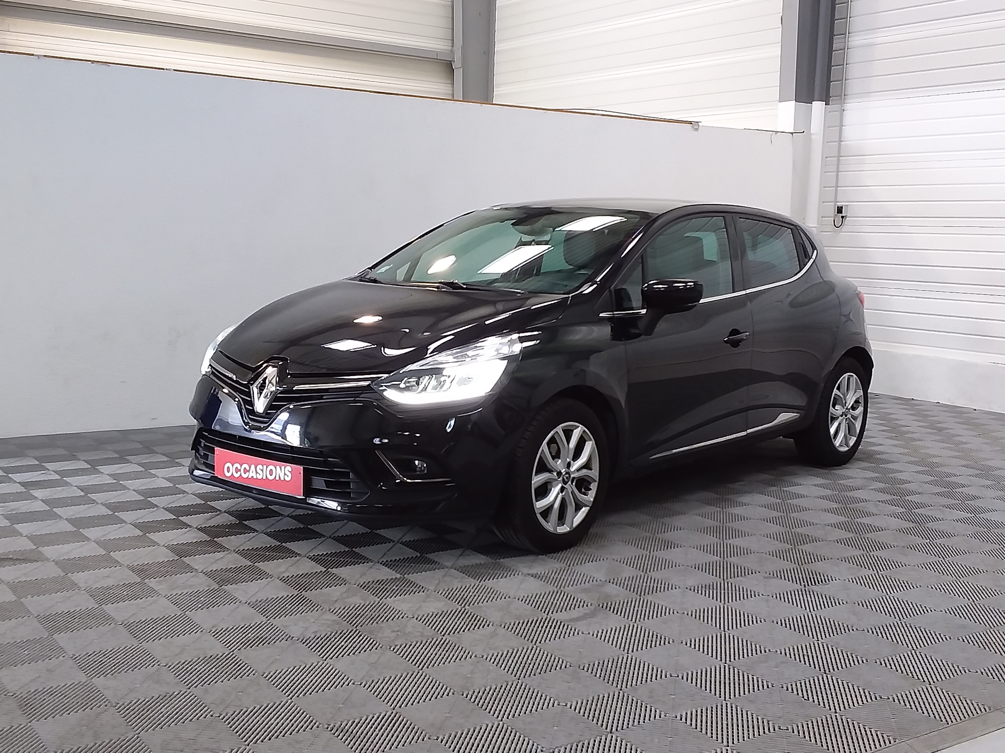 RENAULT CLIO IV de 2018 - La Chapelle-Saint-Luc - Massoutre VO