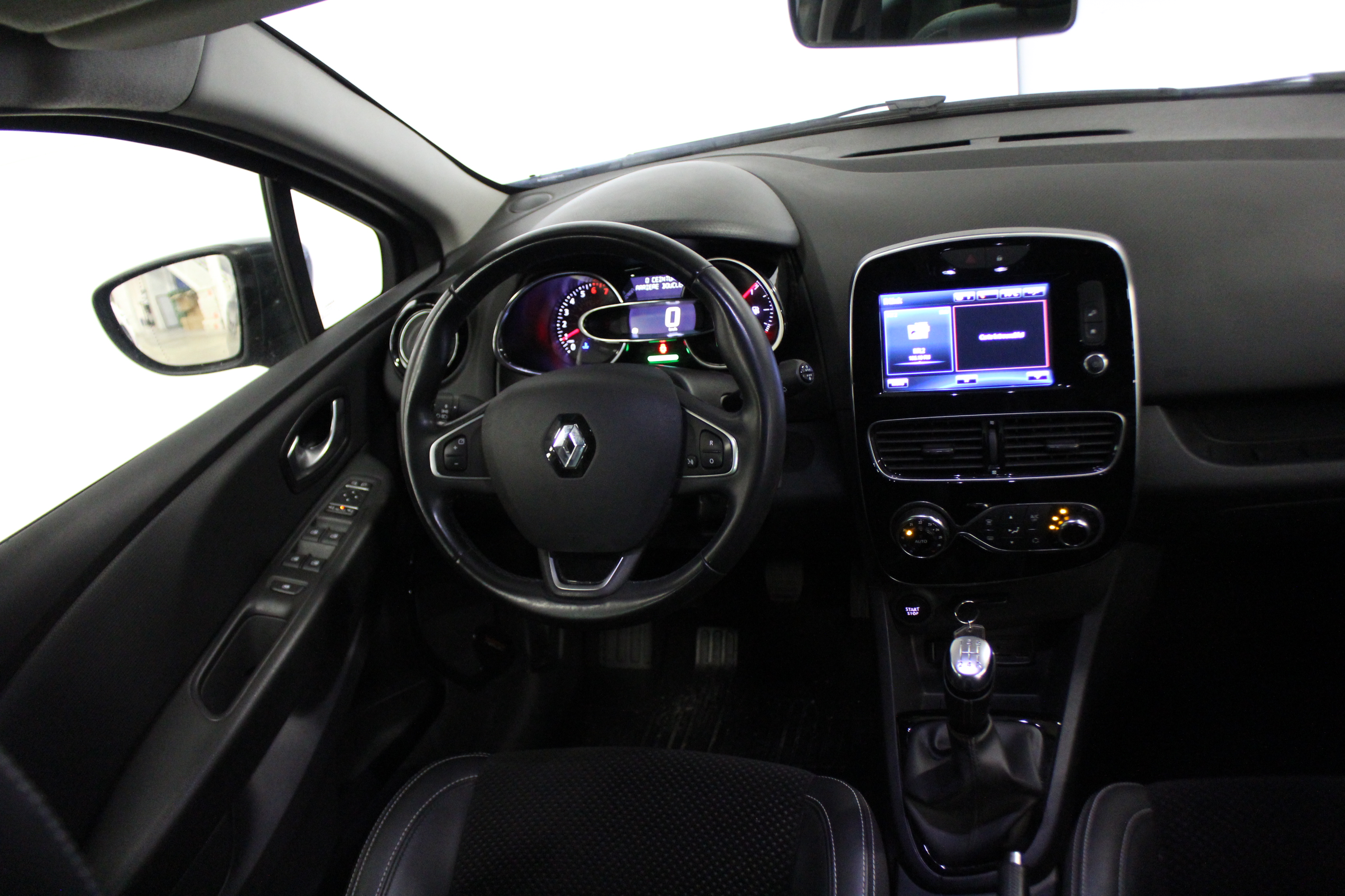 RENAULT CLIO IV de 2018 - OLIVET - Massoutre VO