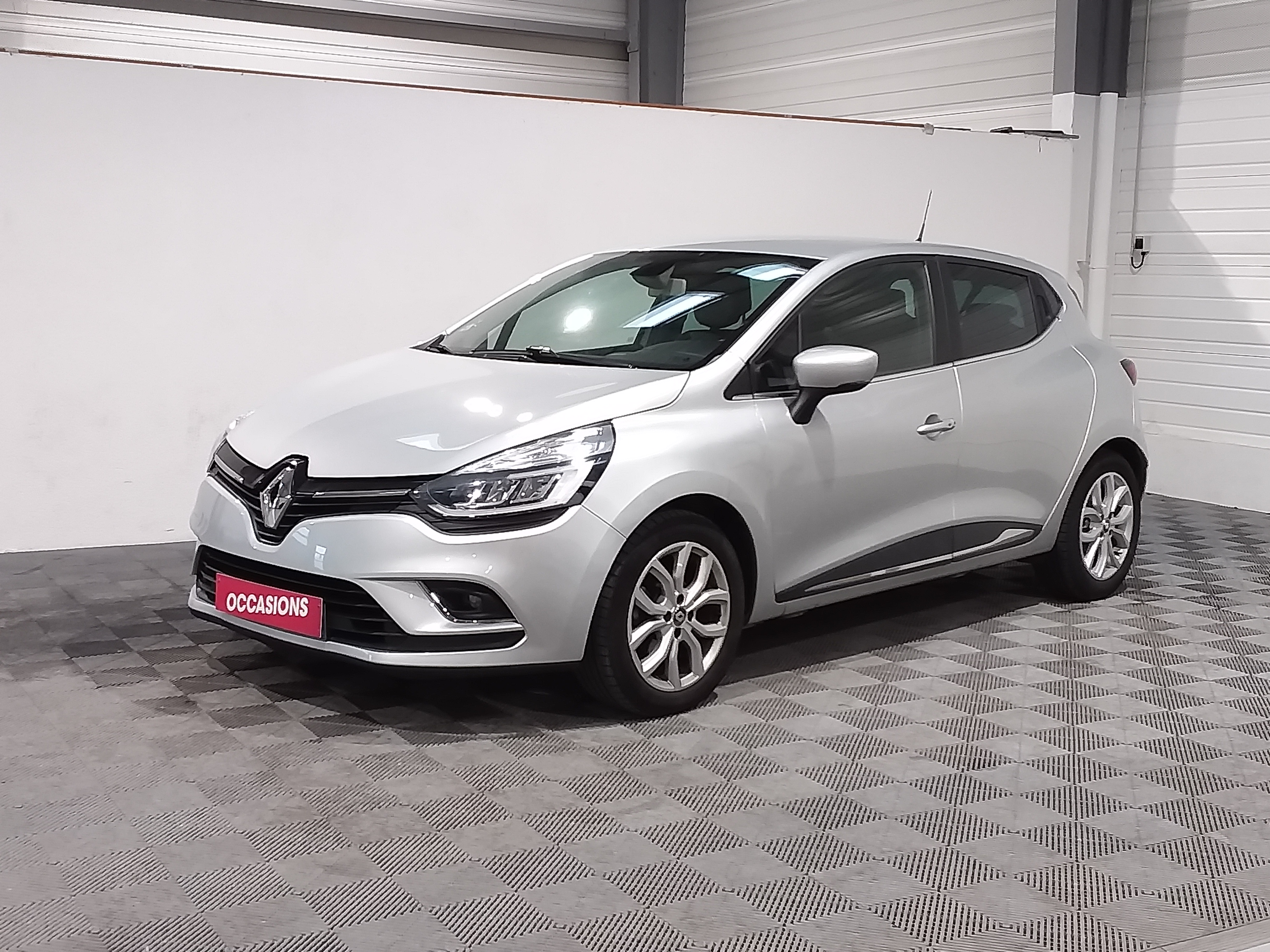 RENAULT CLIO IV de 2018 - La Chapelle-Saint-Luc - Massoutre VO