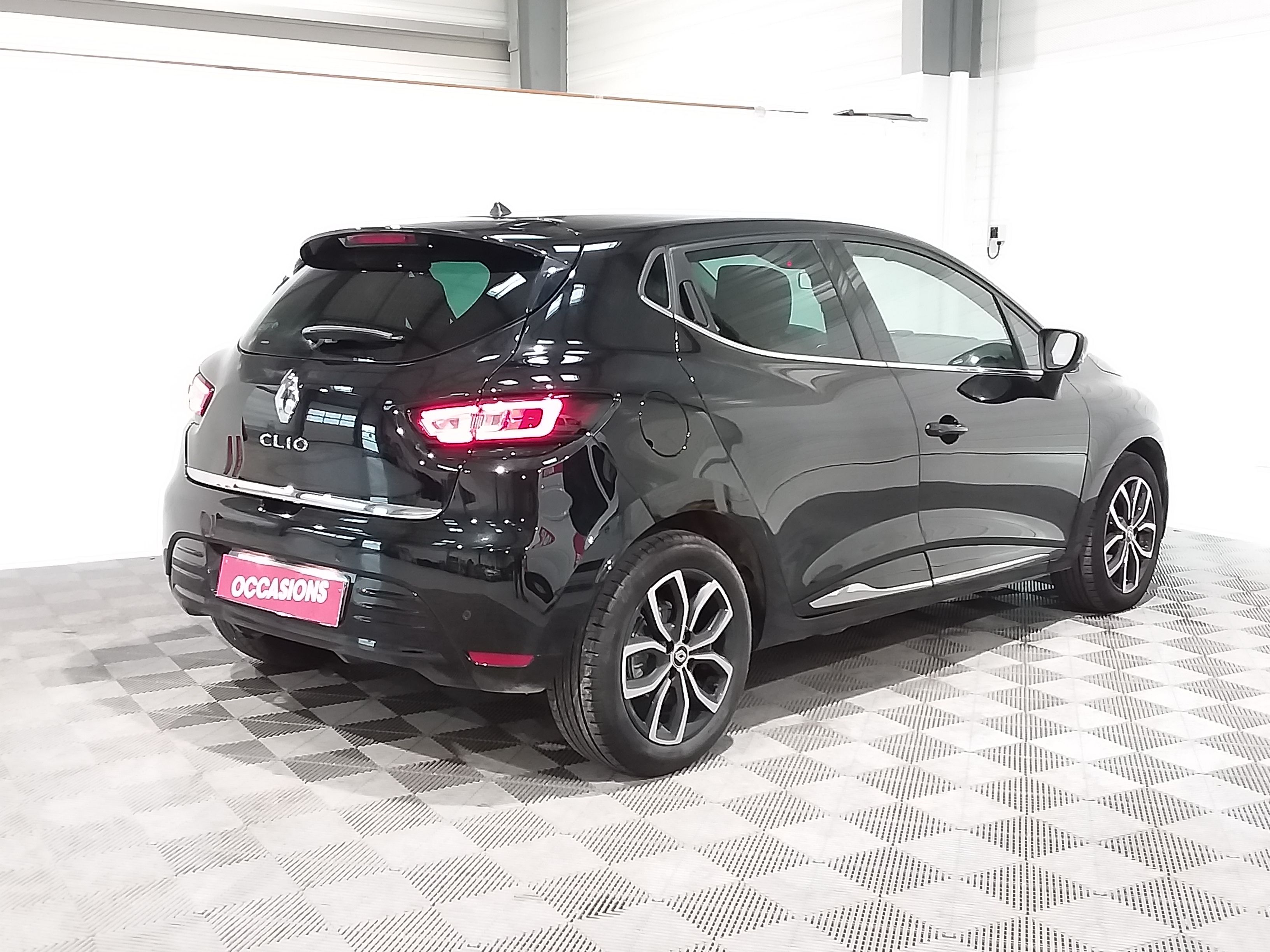 RENAULT CLIO IV de 2019 - La Chapelle-Saint-Luc - Massoutre VO