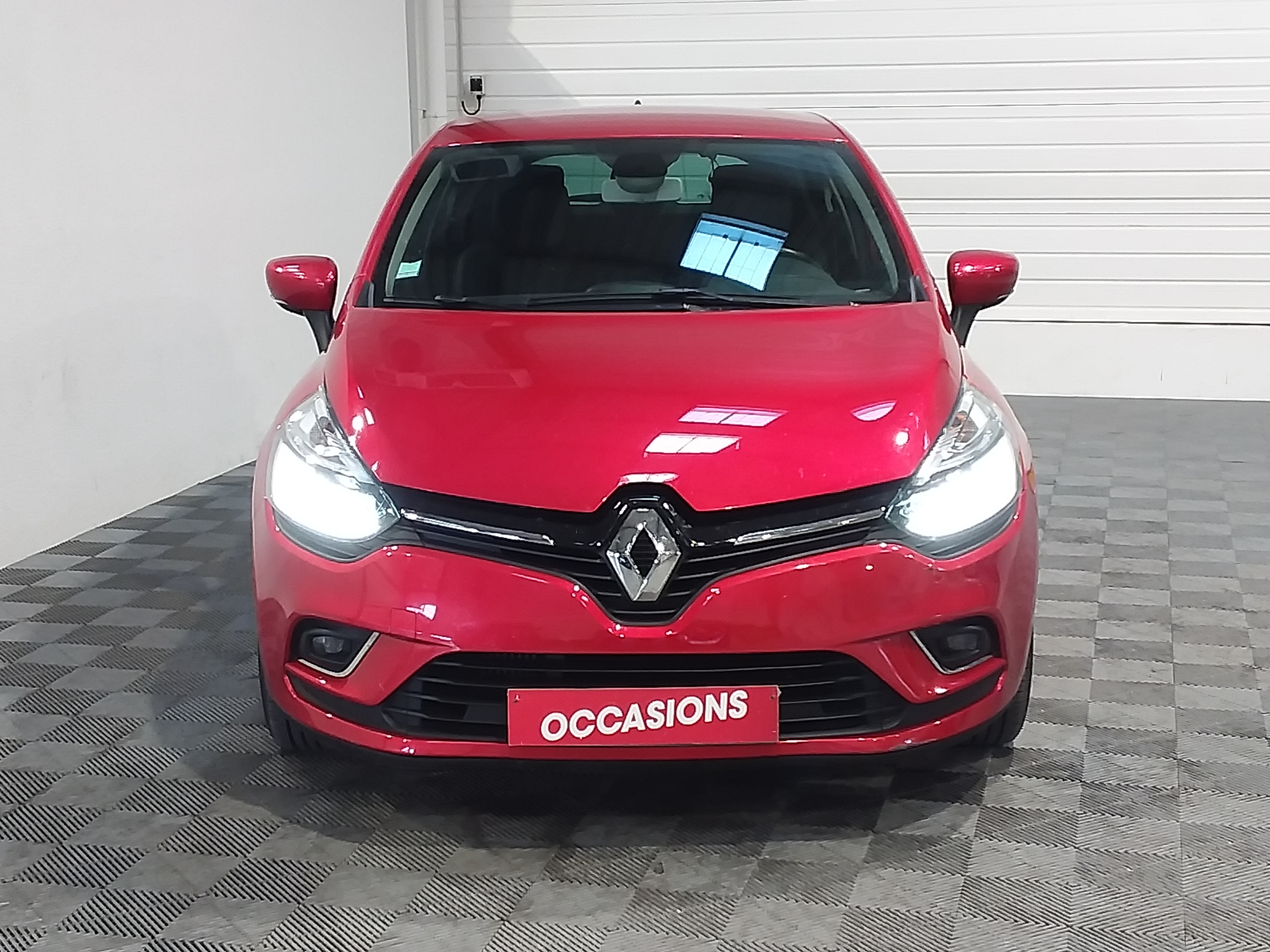 RENAULT CLIO IV de 2019 - La Chapelle-Saint-Luc - Massoutre VO