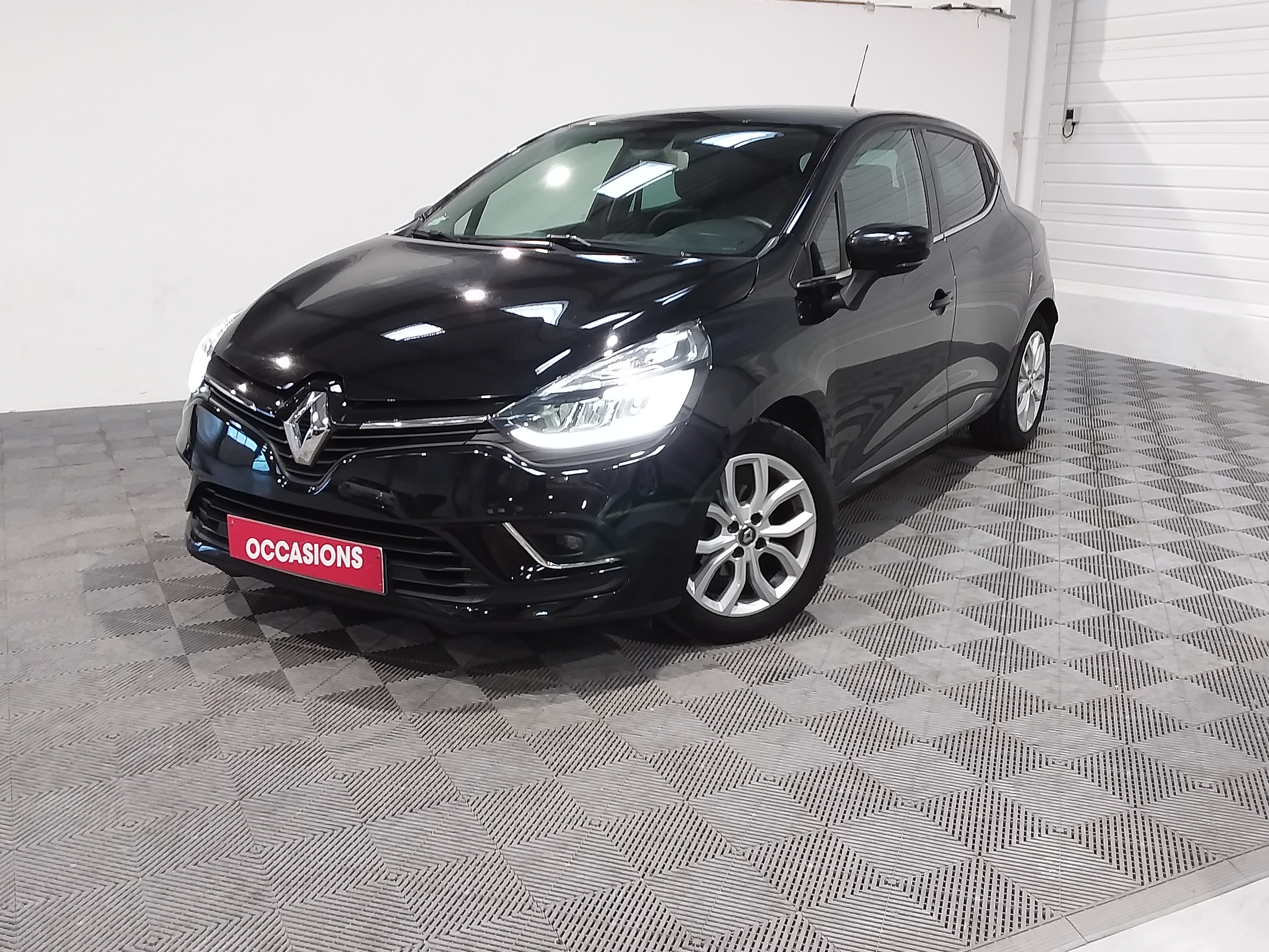 RENAULT CLIO IV de 2018 - La Chapelle-Saint-Luc - Massoutre VO