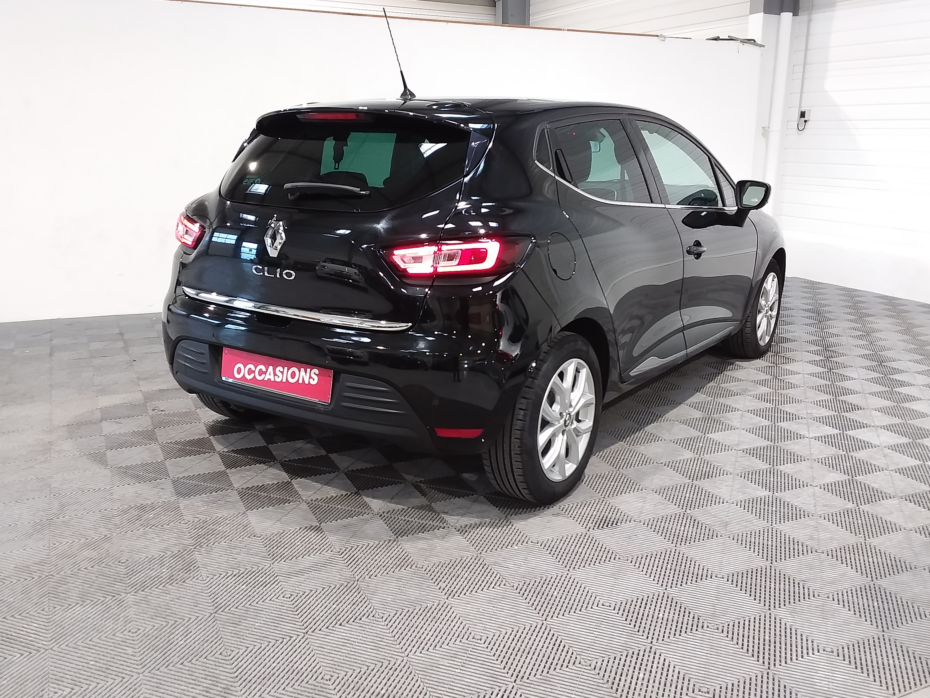 RENAULT CLIO IV de 2018 - La Chapelle-Saint-Luc - Massoutre VO