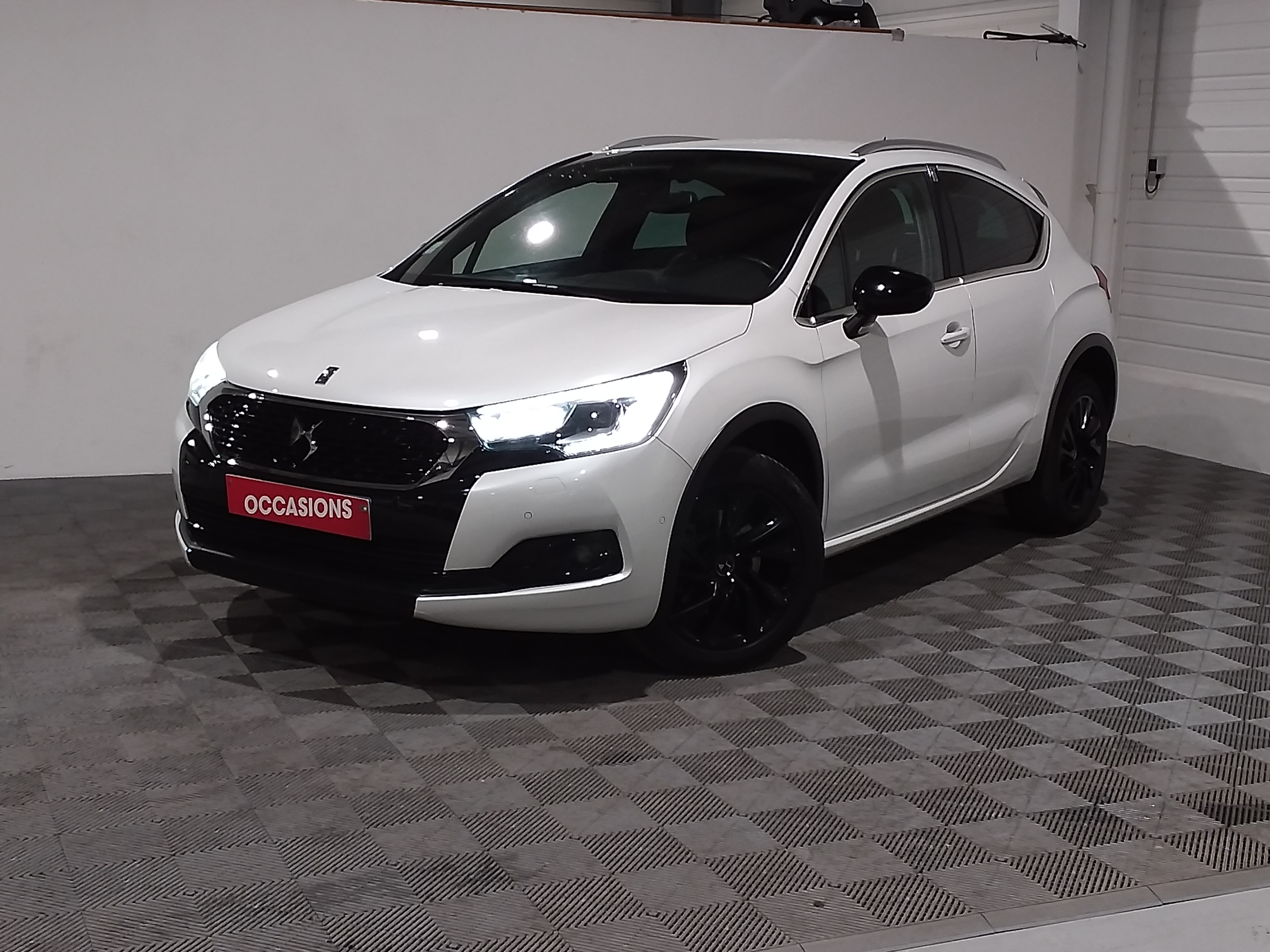 DS DS4 CROSSBACK de 2017 - La Chapelle-Saint-Luc - Massoutre VO