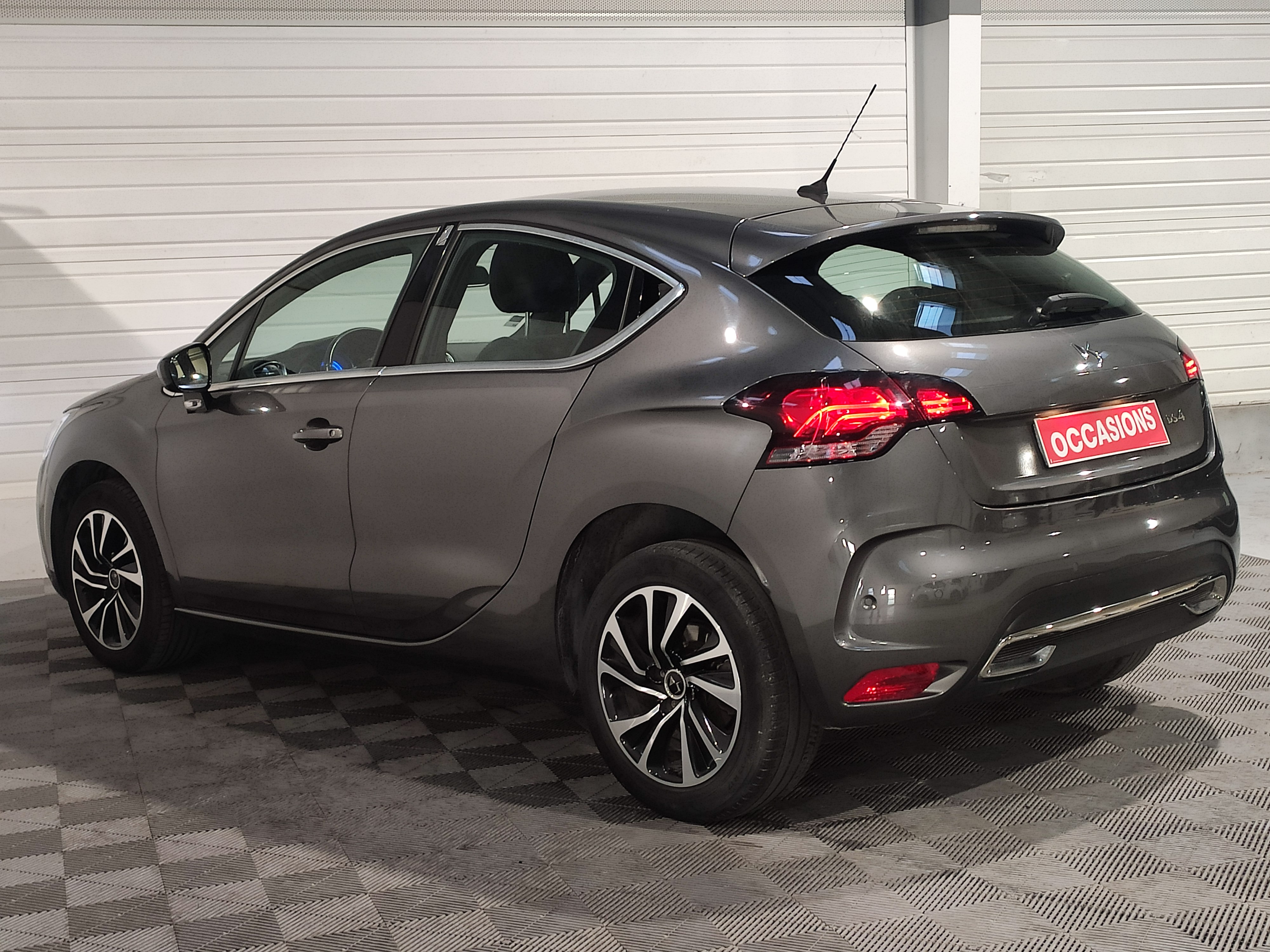 DS DS4 de 2018 - La Chapelle-Saint-Luc - Massoutre VO