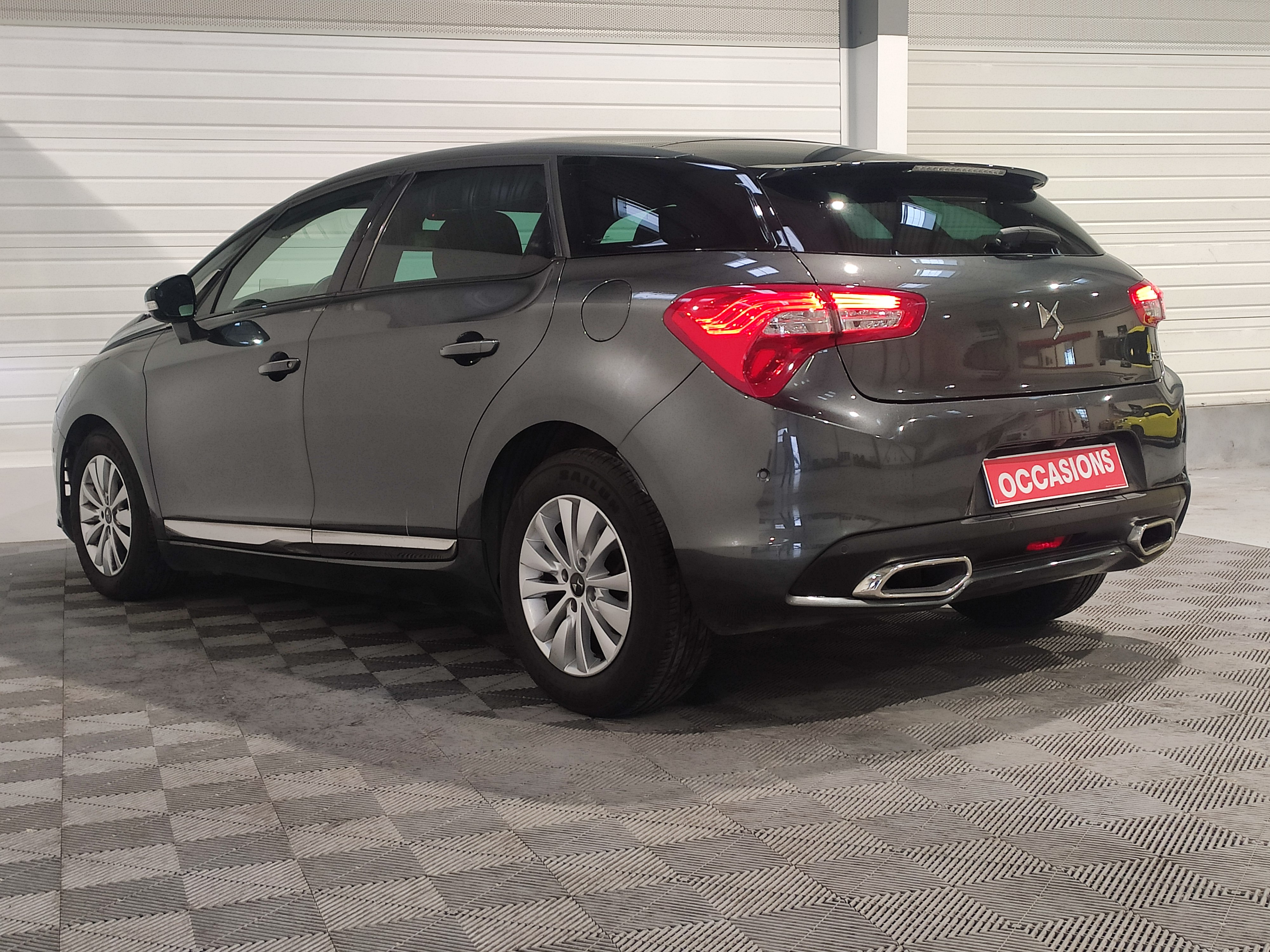 DS DS5 EXECUTIVE de 2016 - La Chapelle-Saint-Luc - Massoutre VO