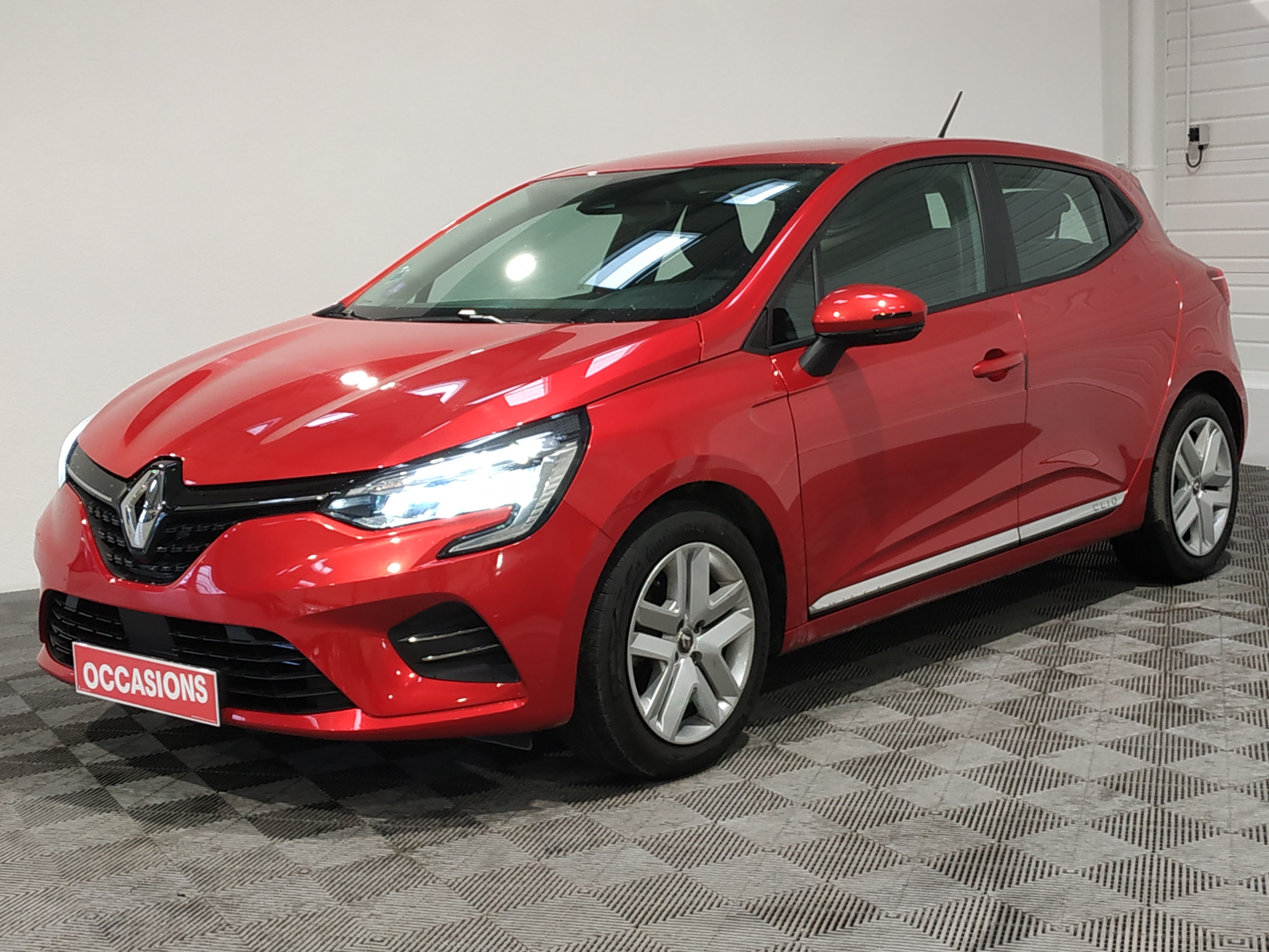 RENAULT CLIO V de 2020 - La Chapelle-Saint-Luc - Massoutre VO