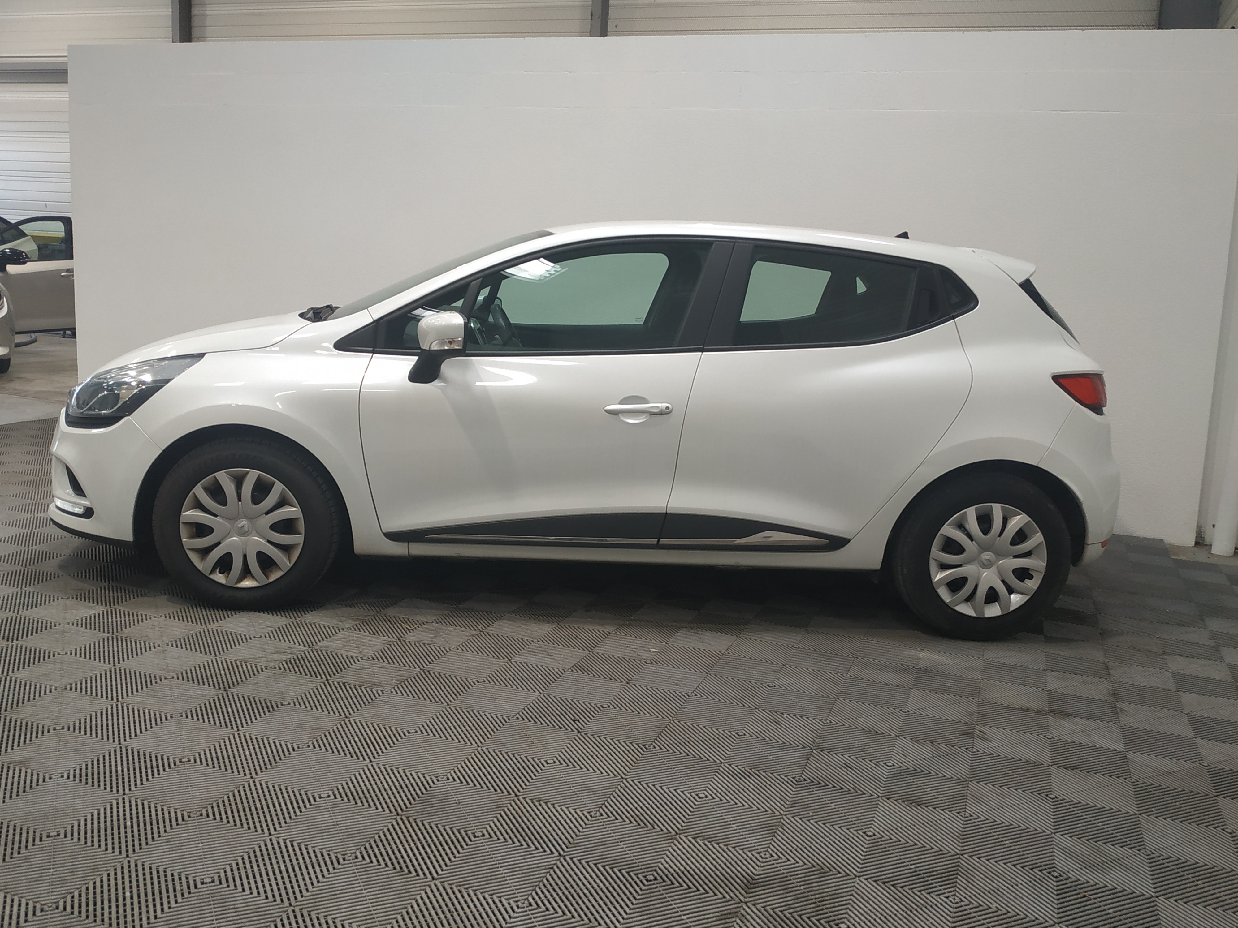 RENAULT CLIO IV de 2019 - La Chapelle-Saint-Luc - Massoutre VO