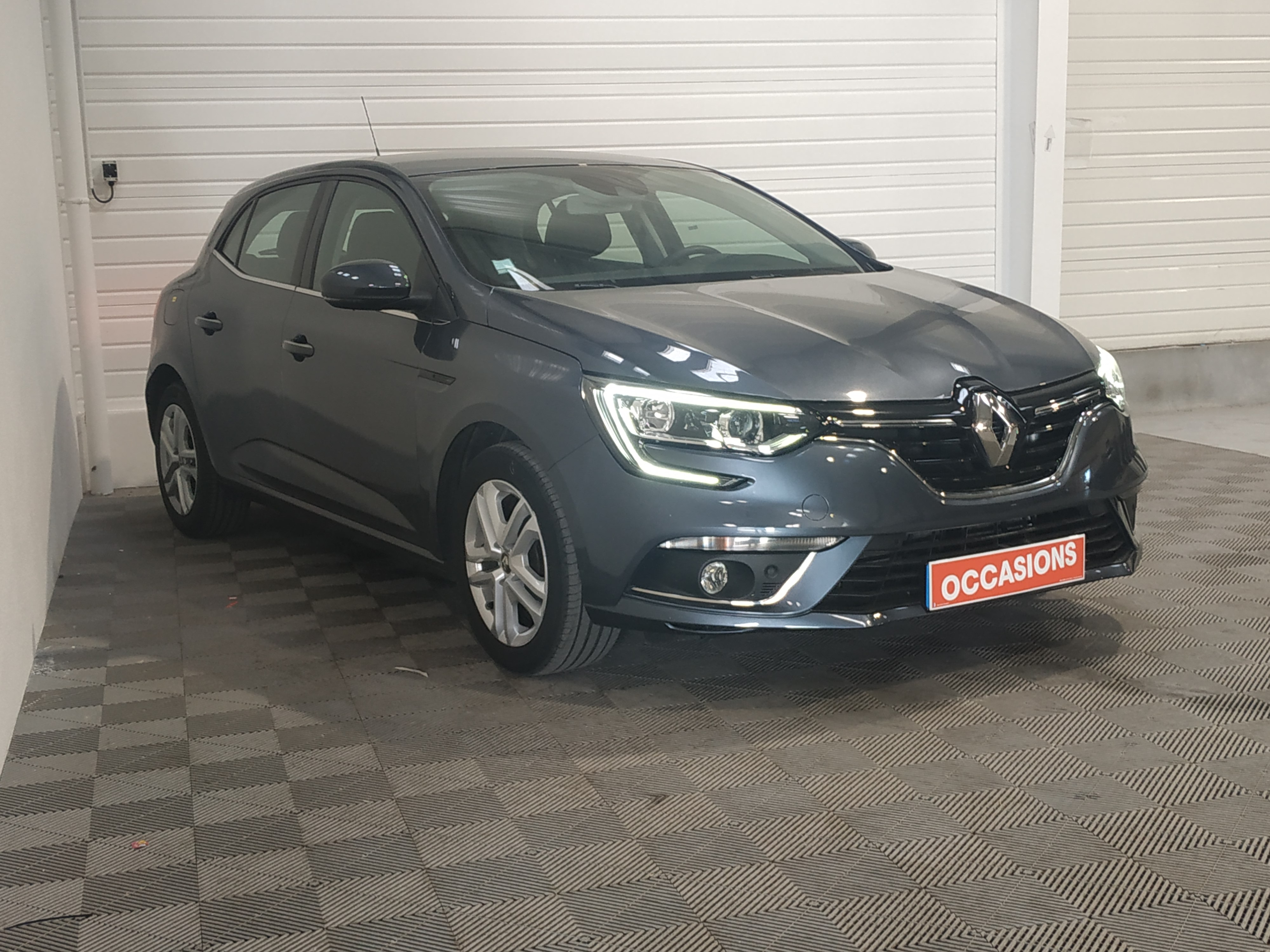 RENAULT MEGANE IV BERLINE BUSINESS de 2020 - La Chapelle-Saint-Luc ...