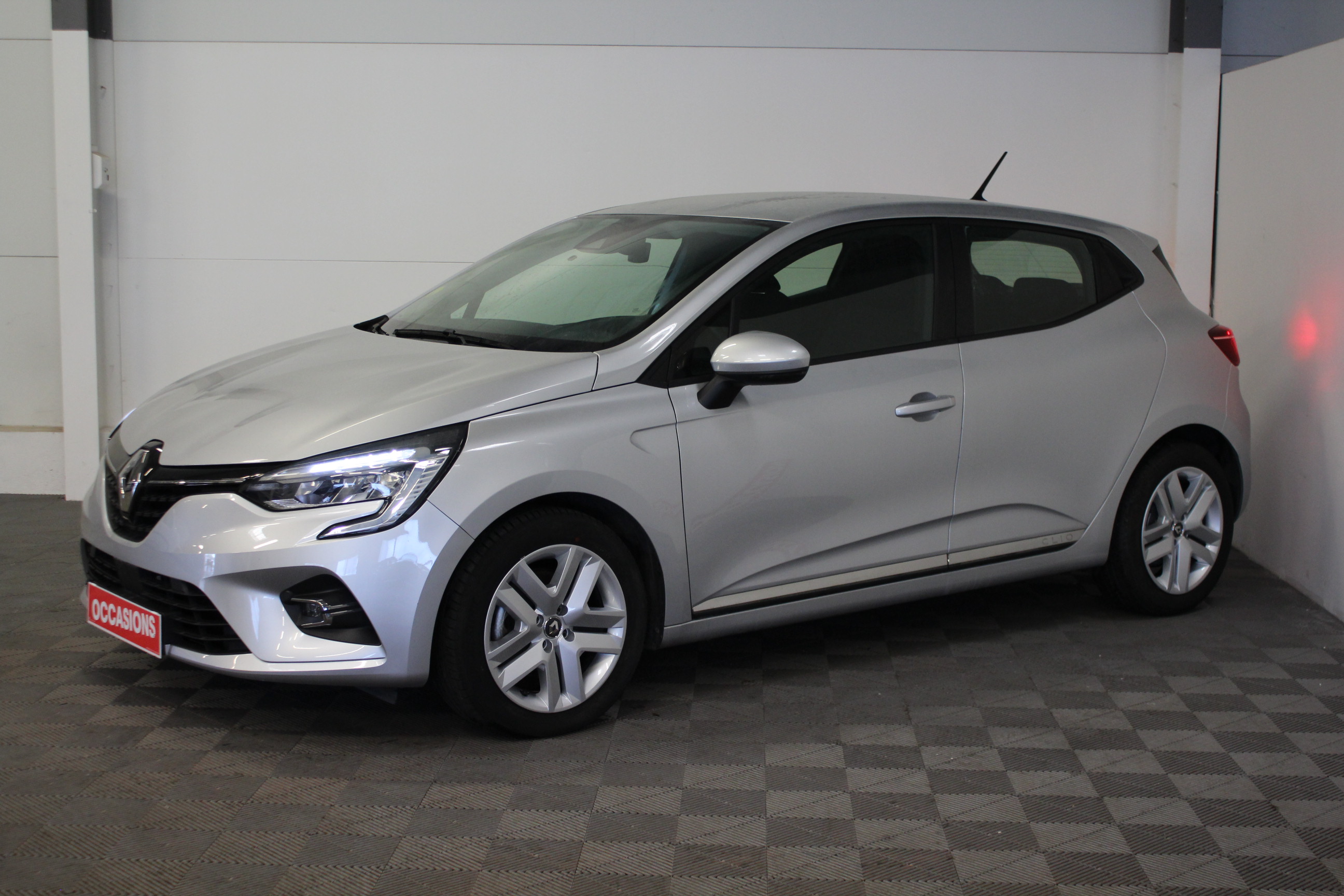 RENAULT CLIO V de 2020 - Olivet - Massoutre VO