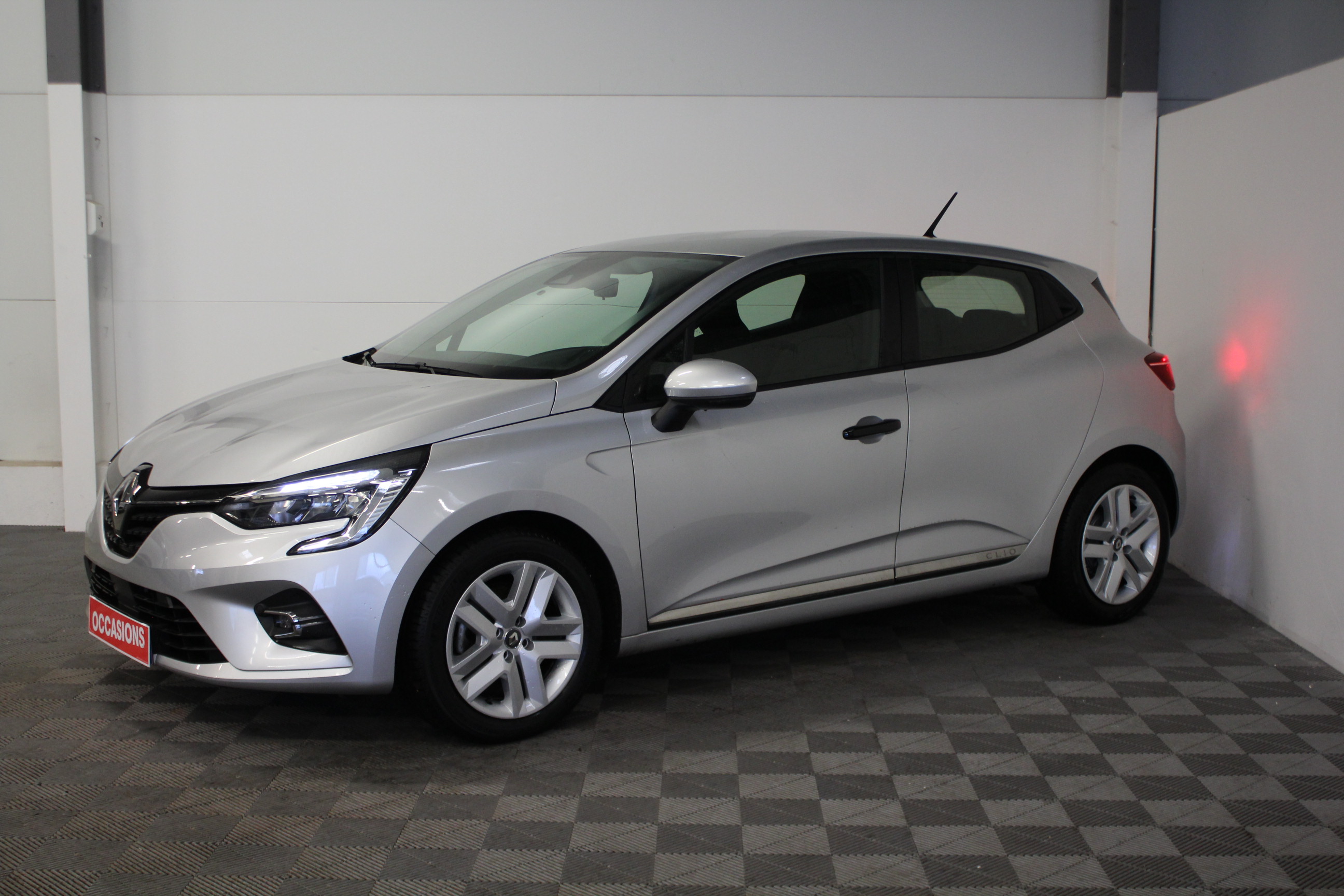 RENAULT CLIO V de 2020 - Olivet - Massoutre VO