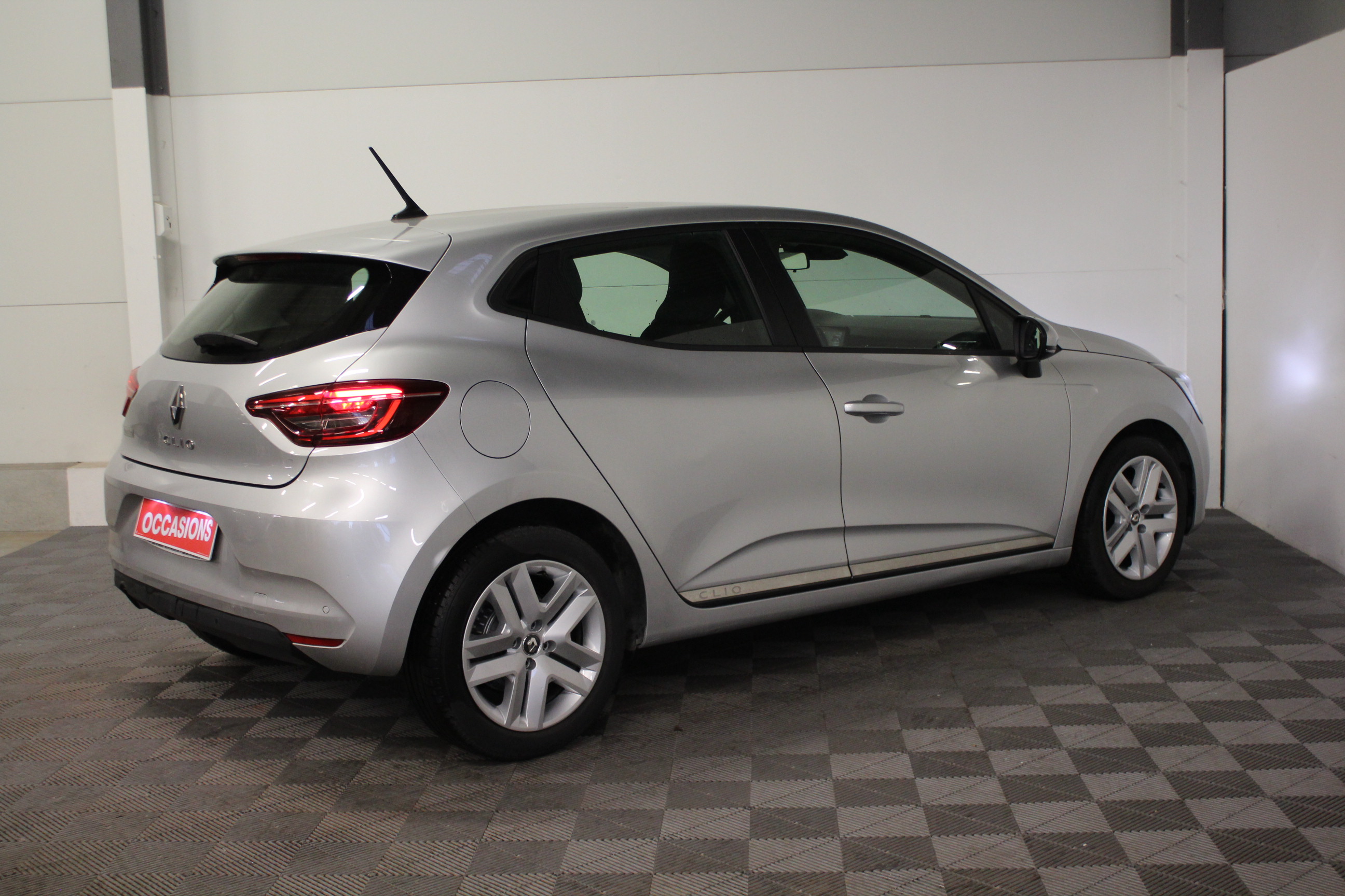 RENAULT CLIO V de 2020 - OLIVET - Massoutre VO