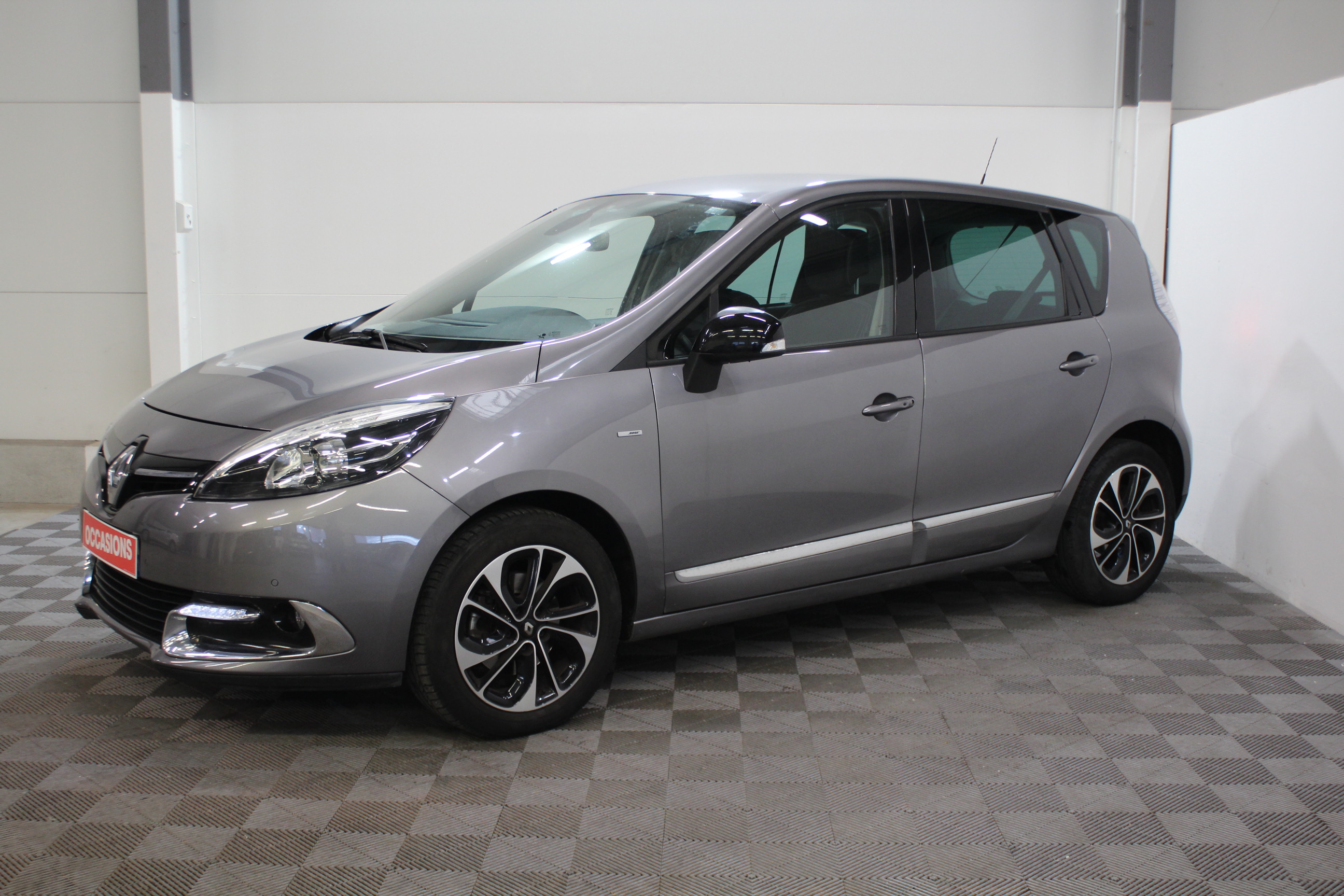 RENAULT SCENIC III de 2015 - Olivet - Massoutre VO